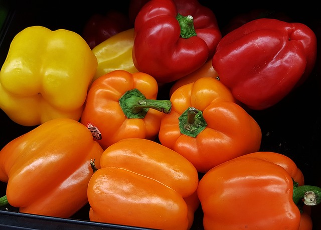 Are bell peppers and chilli peppers the same?