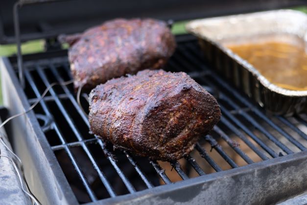 At what temperature do you wrap a pork butt in butcher paper?