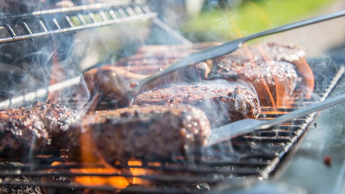 Can bacteria survive on a grill?