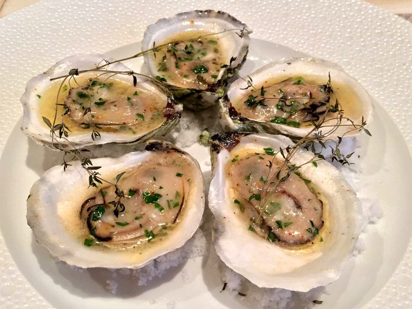 Can shucked oysters be eaten raw?
