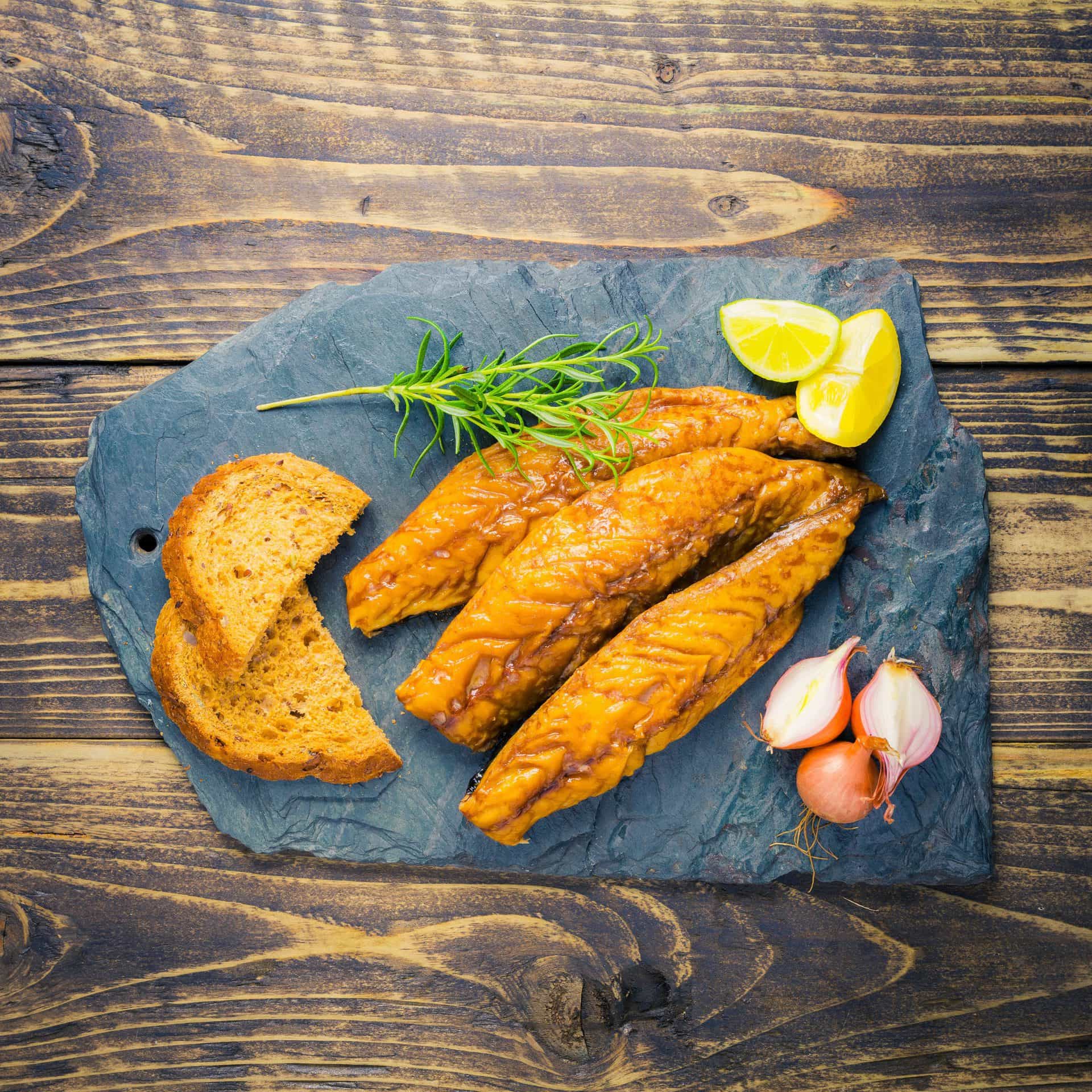 Can smoked mackerel be eaten raw?