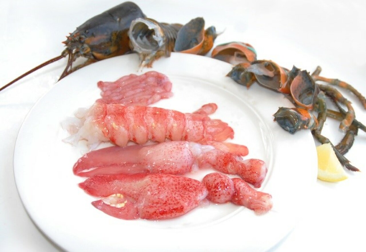 Can you buy uncooked lobster meat?