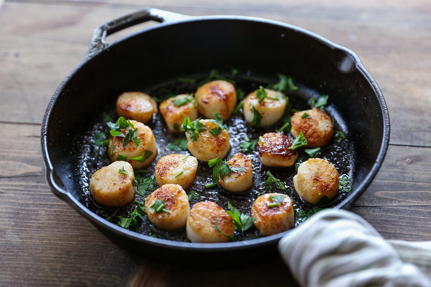 Can you cook frozen scallops?