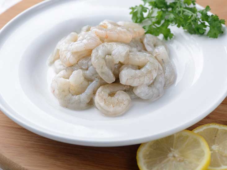 Can you eat fresh prawns raw or cooked?