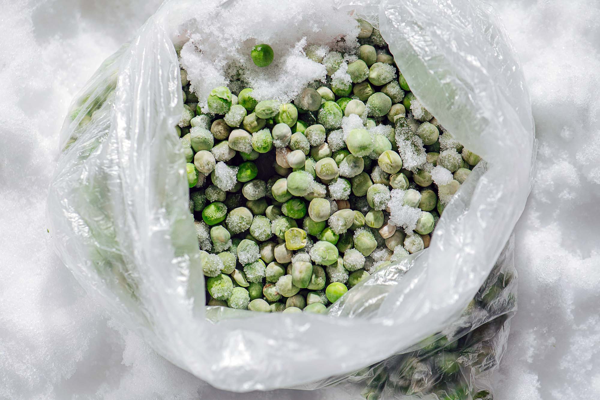 Can you eat frozen peas uncooked?