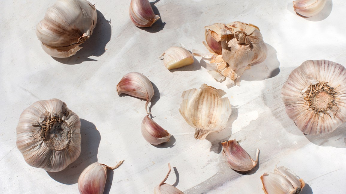 Can you eat just raw garlic?