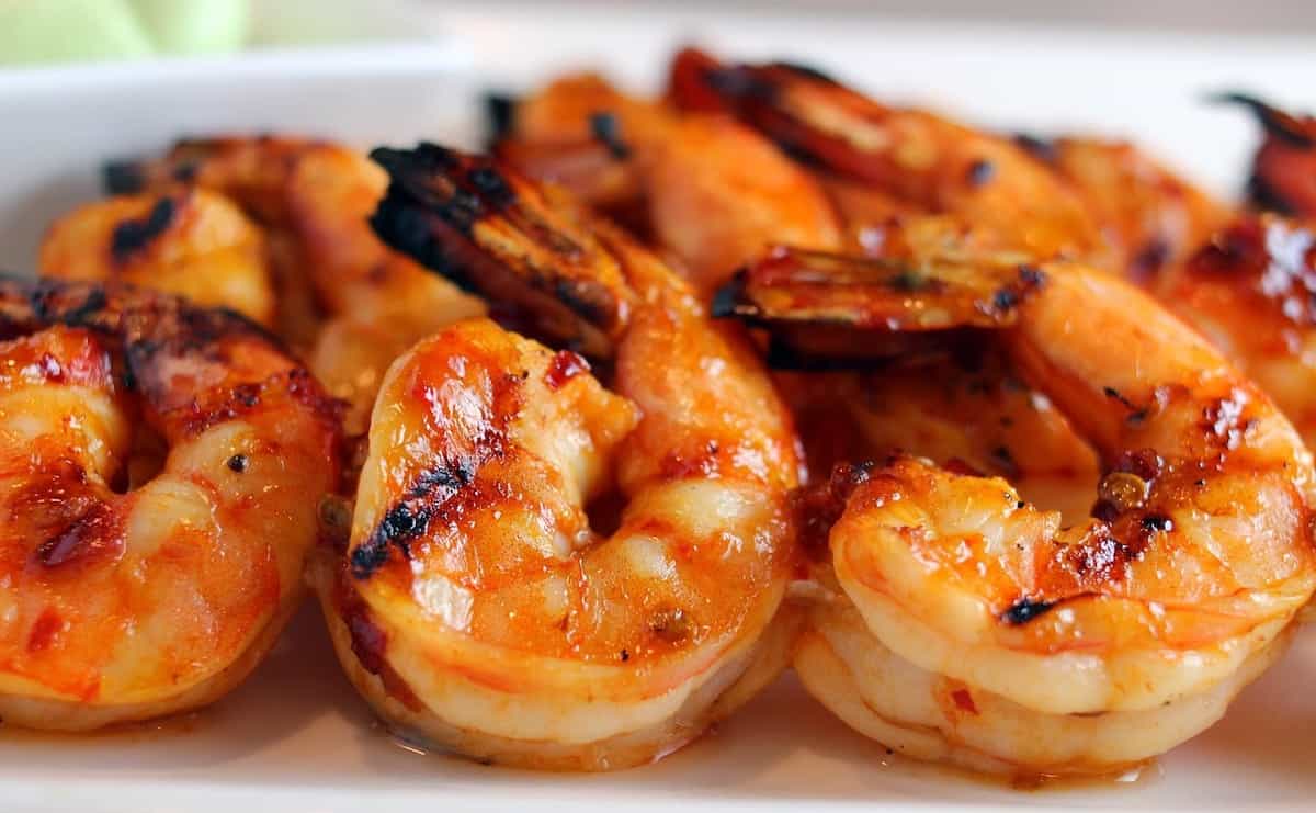 Can you reheat cooked and peeled king prawns?