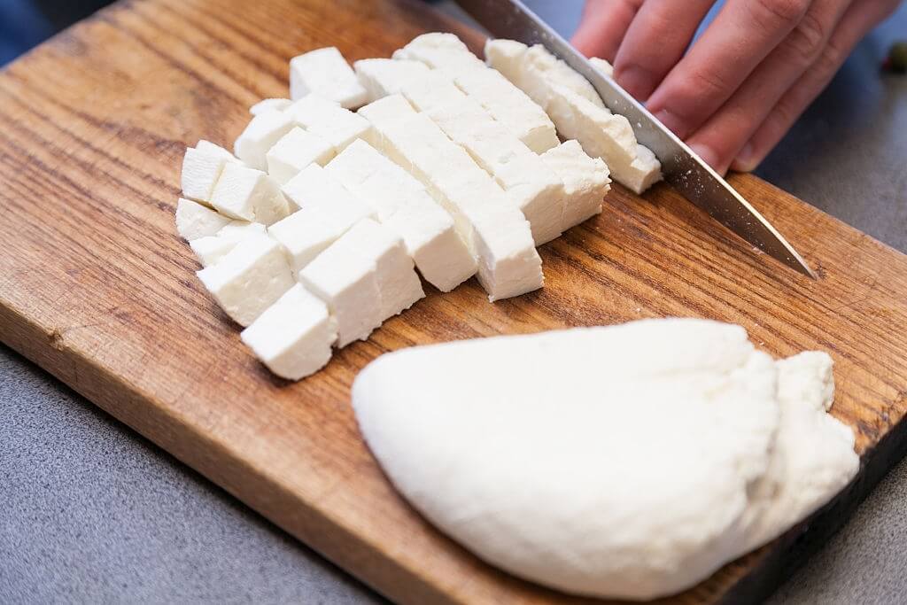 Can you substitute mozzarella for paneer?