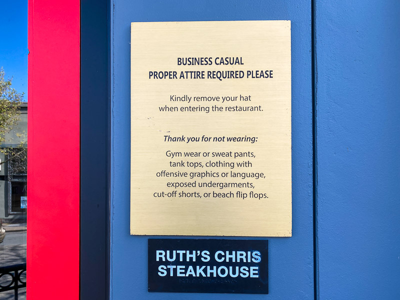 Can you wear jeans at Ruth's Chris Steakhouse?