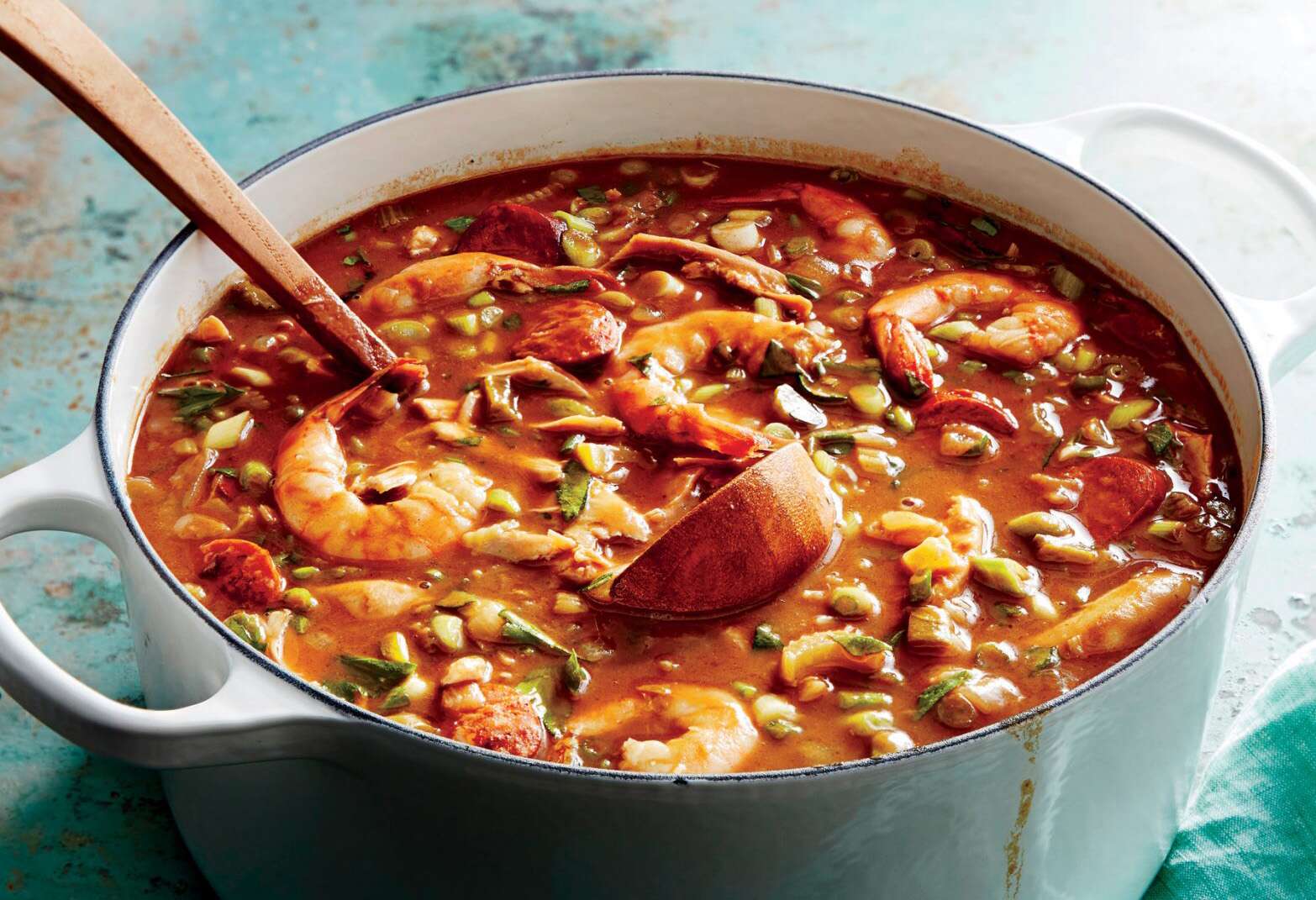 Do Cajuns put tomatoes in gumbo?