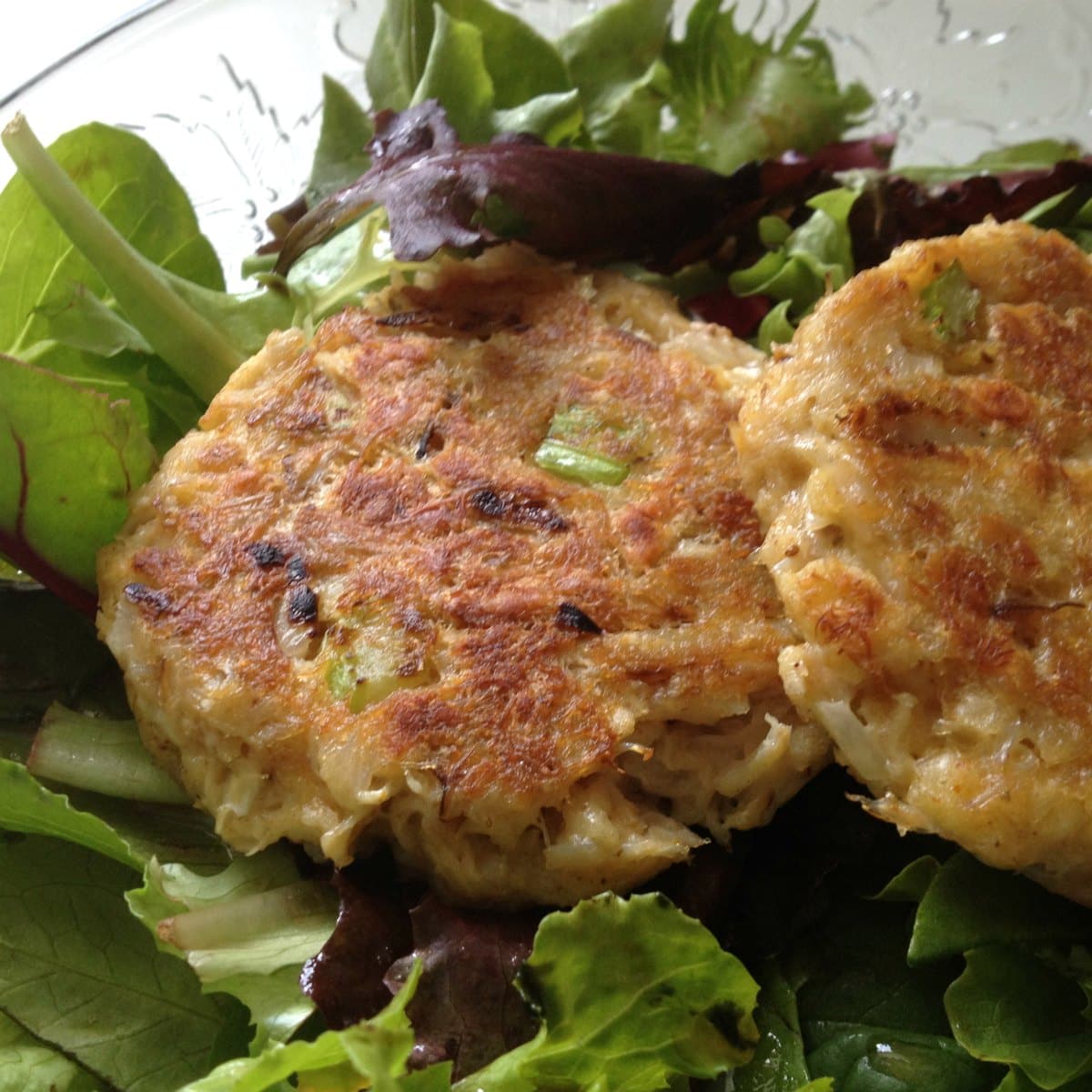 Do crab cakes contain egg?