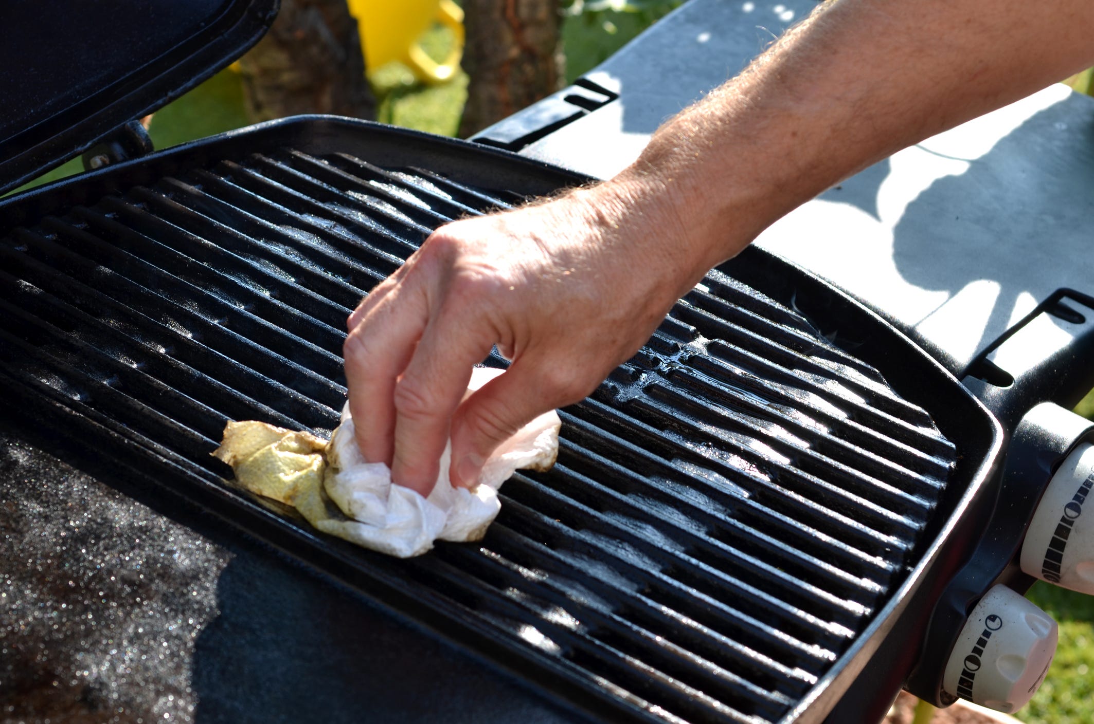Do grills need to be cleaned?