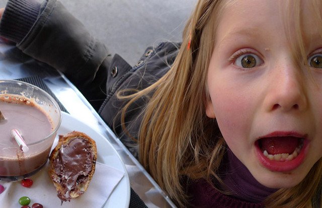 Do people in France eat snacks?