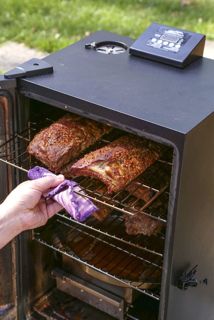 Does an electric smoker actually smoke?