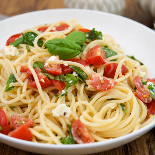 Does basil or parsley go on pasta?
