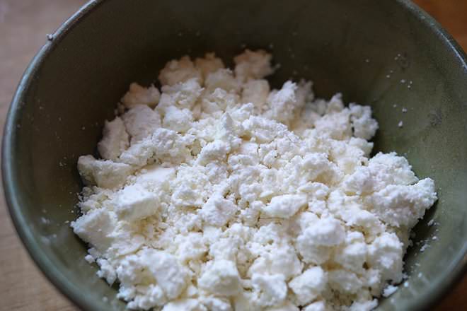 Does goat cheese taste like feta?