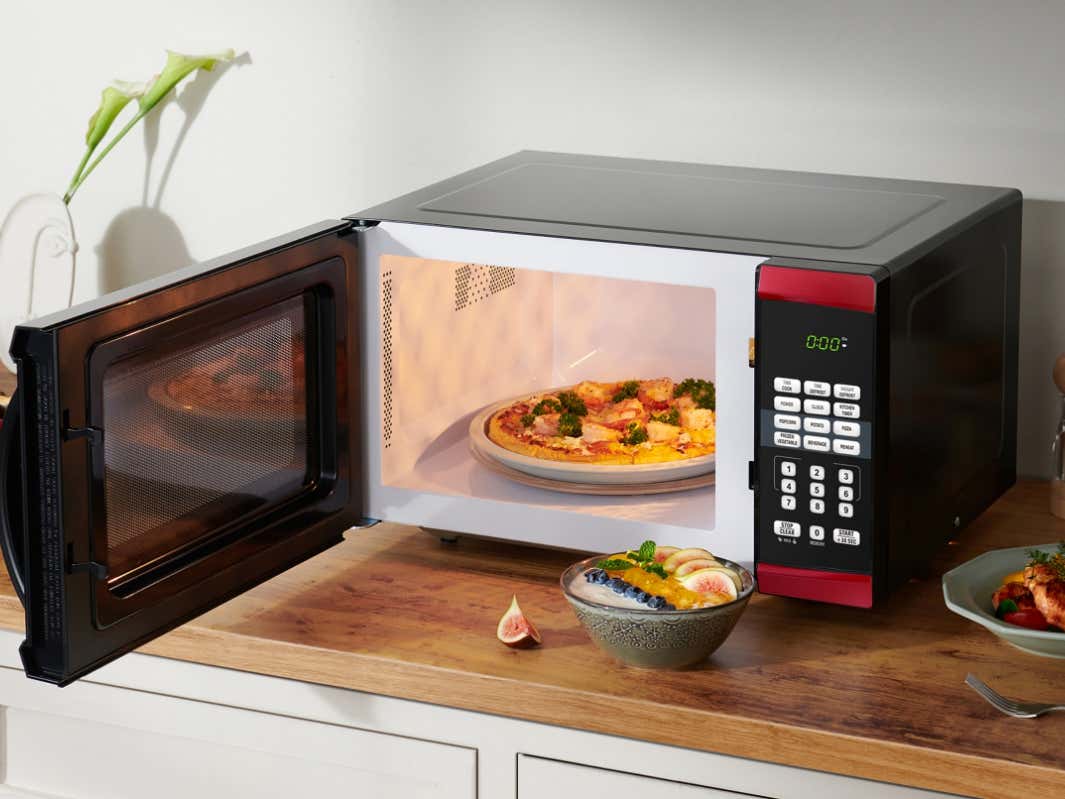 Does microwaving food change the taste?