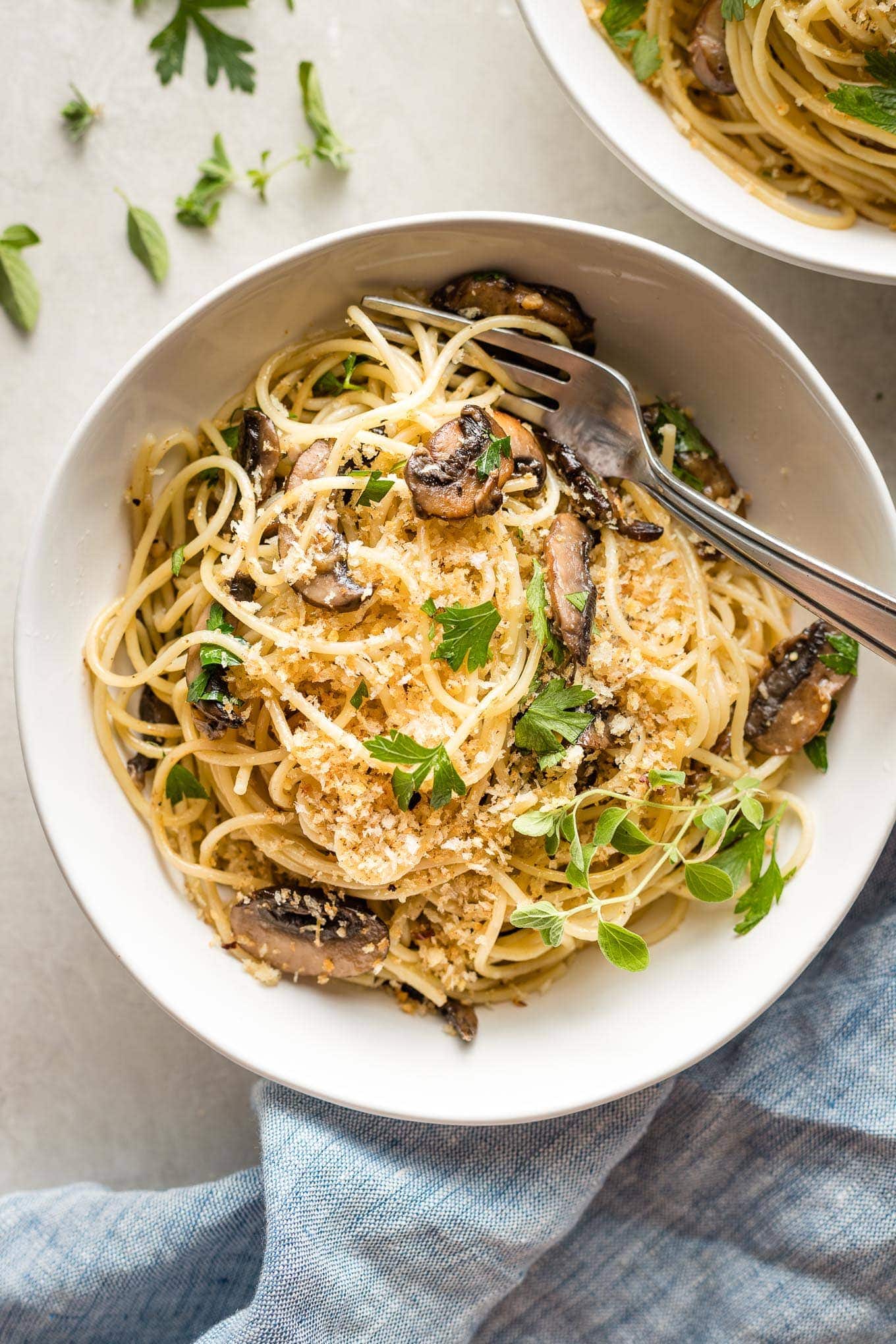 Does oregano go in pasta?