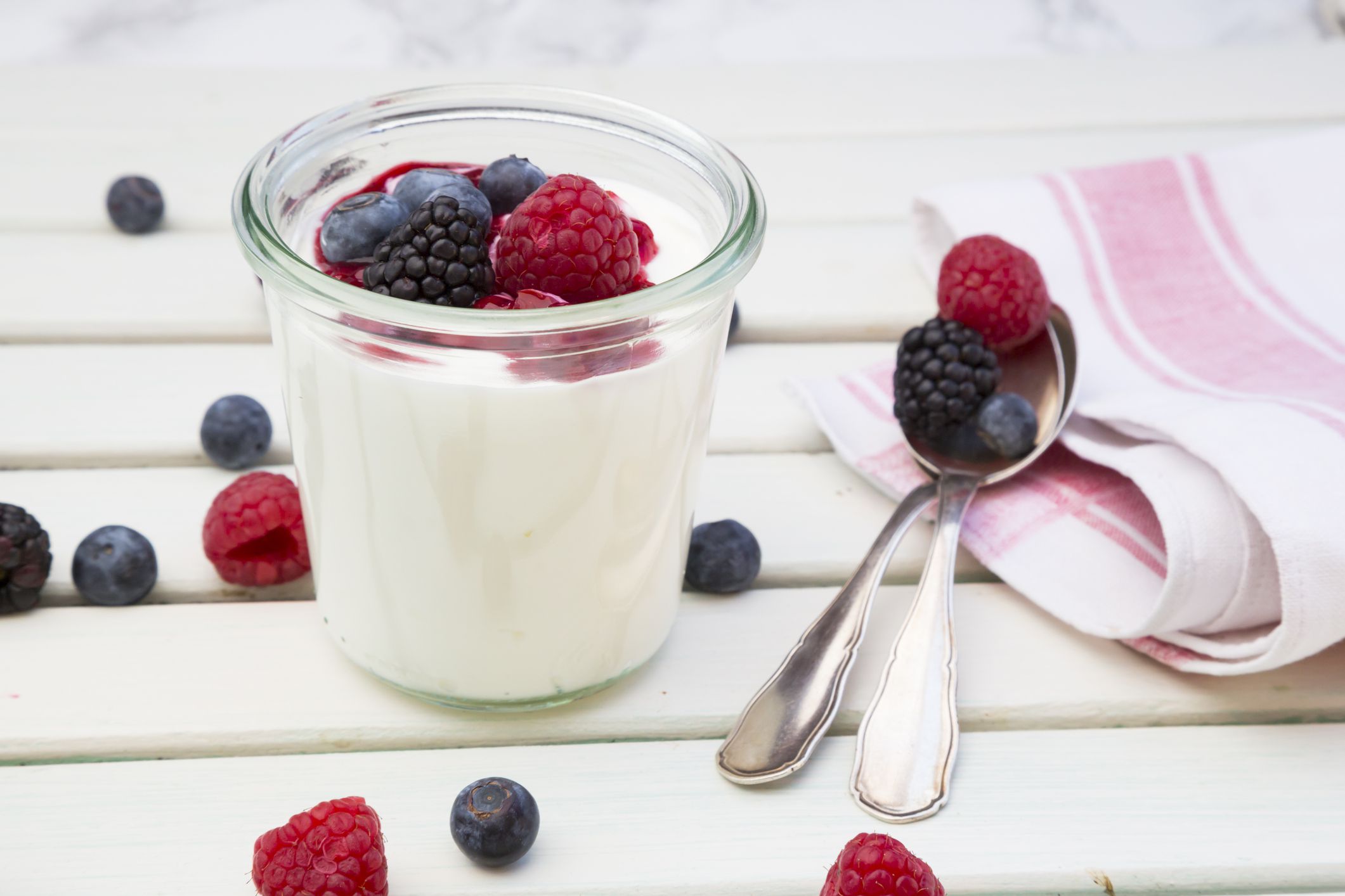 Does plain Greek yogurt lower blood sugar?