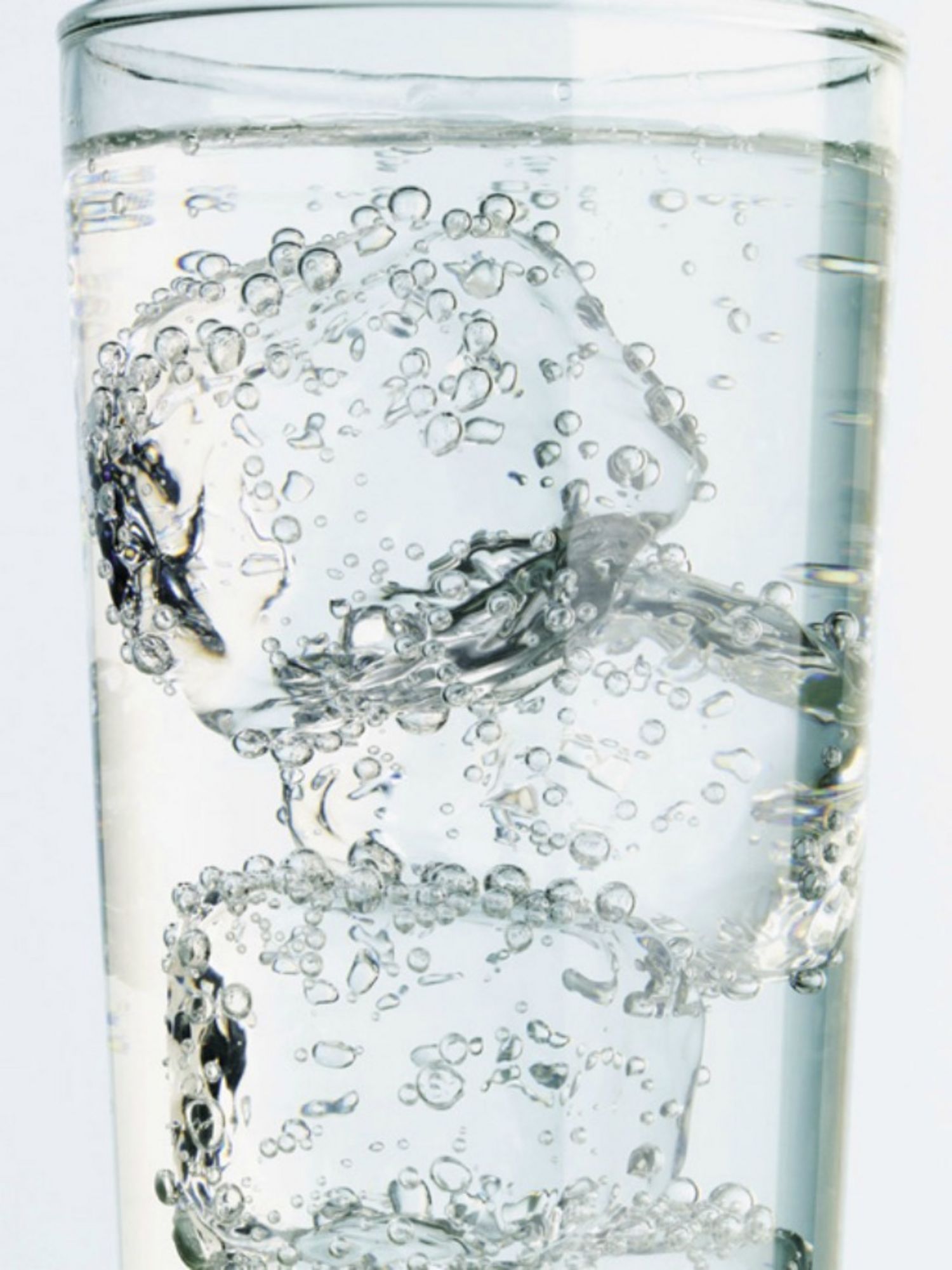 Does sparkling water count as 8 glasses of water a day?