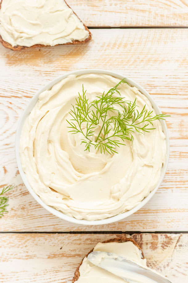 Does vegan cream cheese have protein?