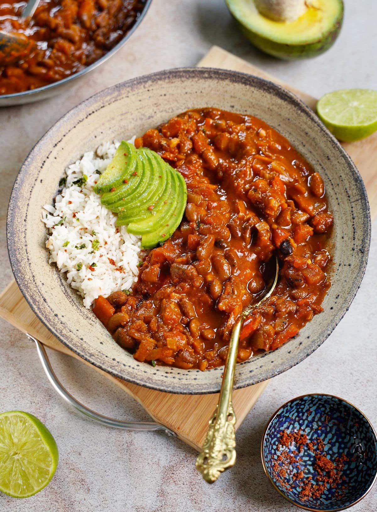 How do vegans eat chili?