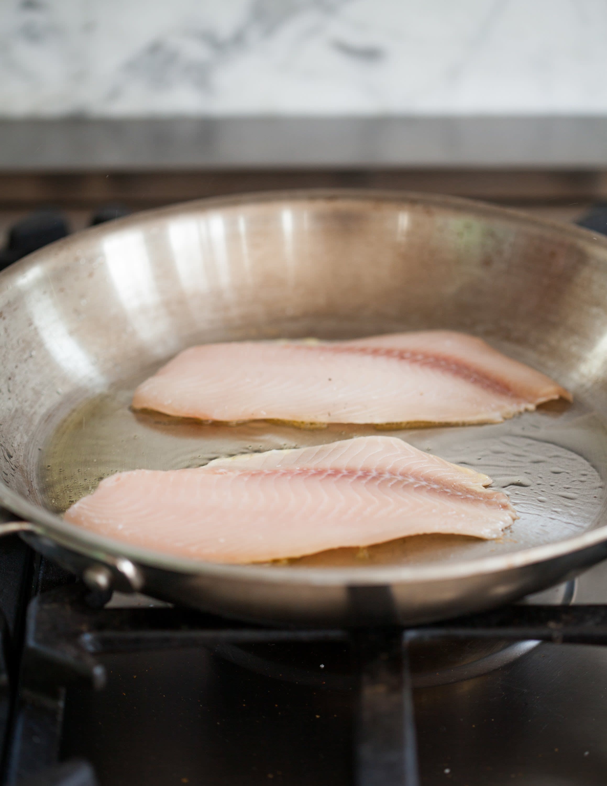 How do you cook fish in a skillet?