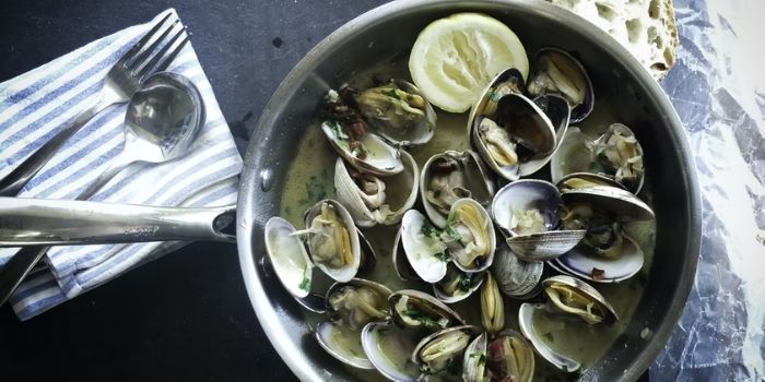 How do you cook frozen shelled clams?