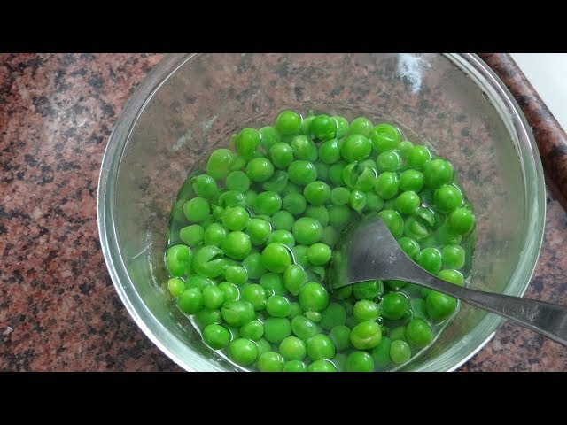 How do you cook peas in the microwave?