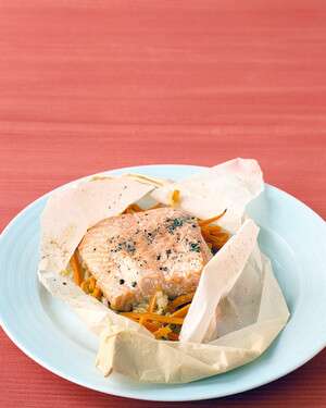 How do you cook salmon in Martha Stewart parchment paper?