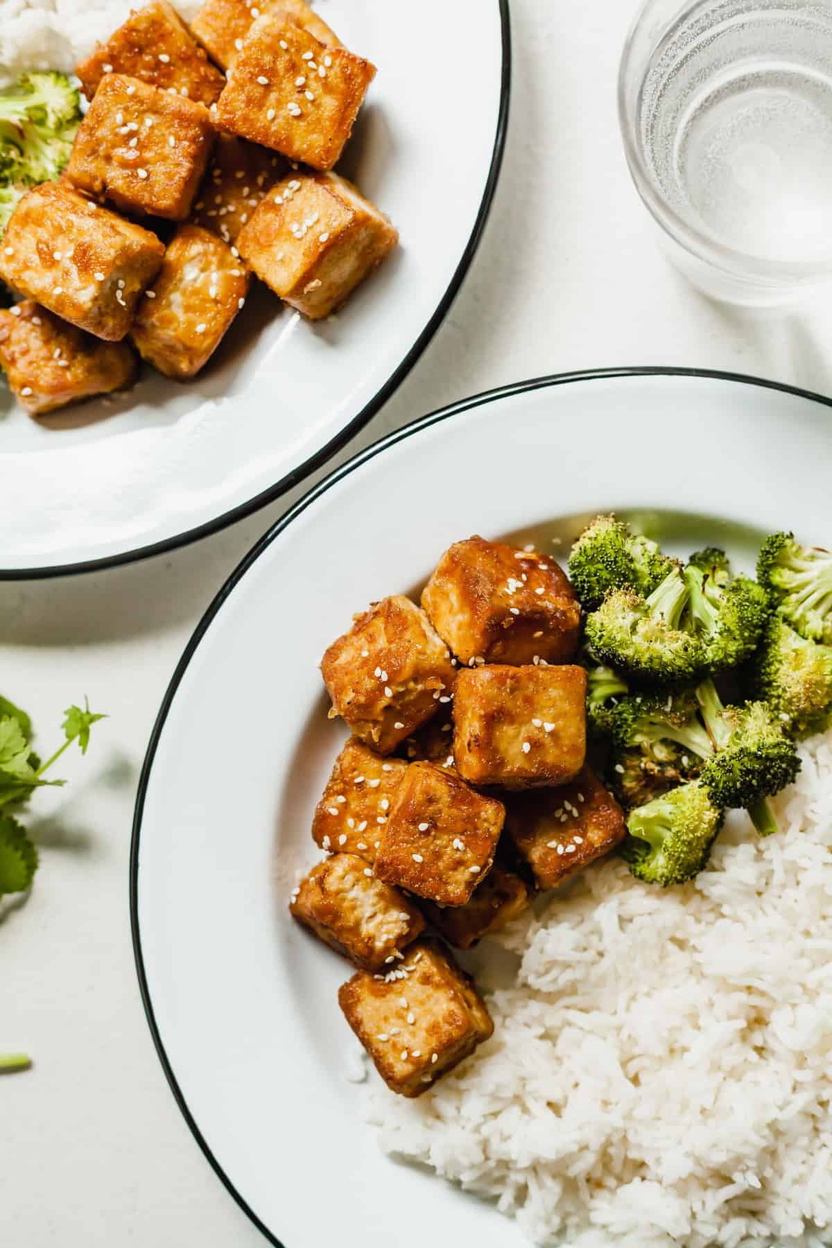 How do you cook tofu with cornstarch and coconut oil?