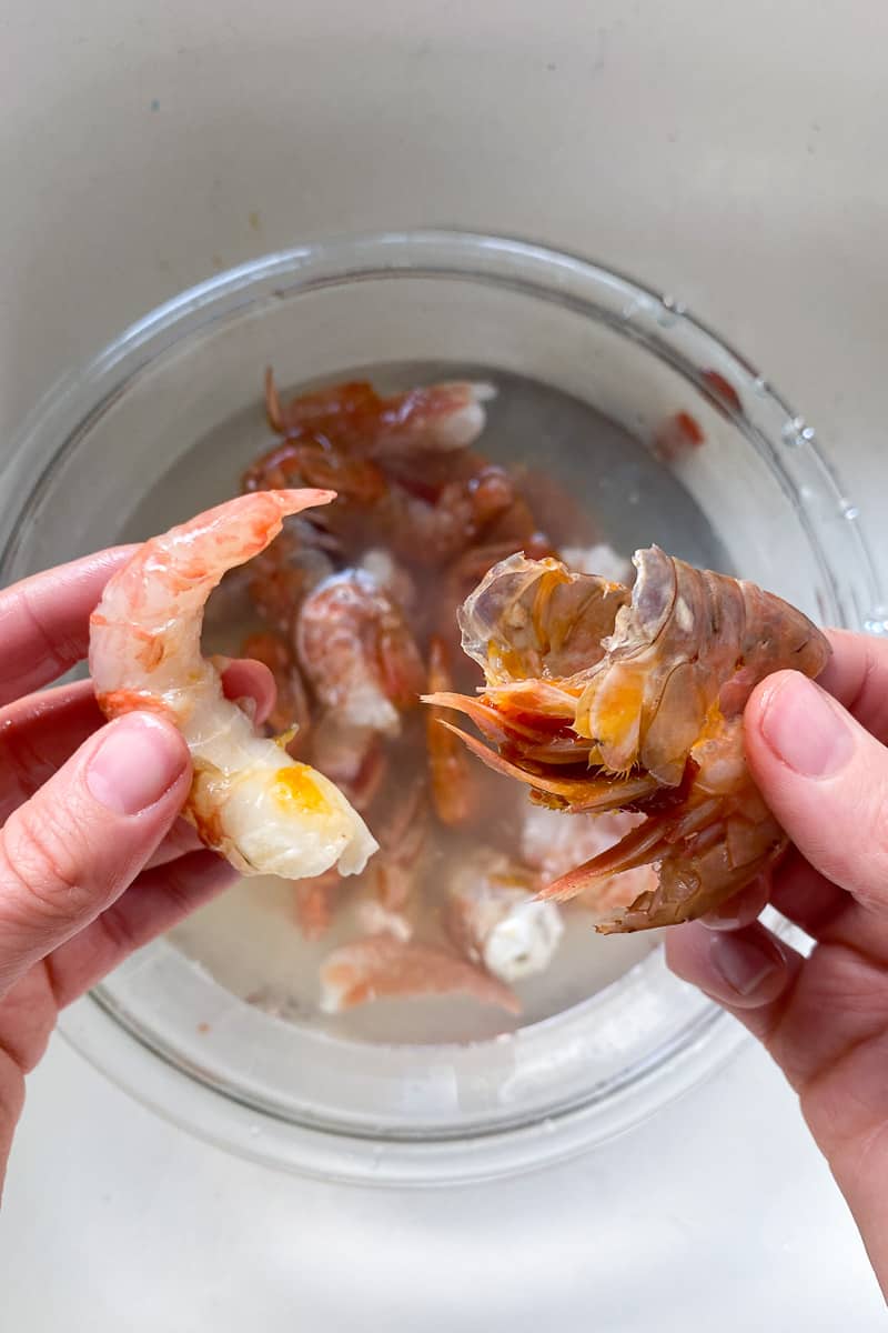 How do you Deshell spot prawns?
