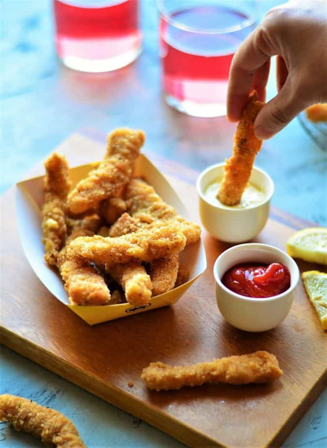 How do you keep fish fingers crispy?