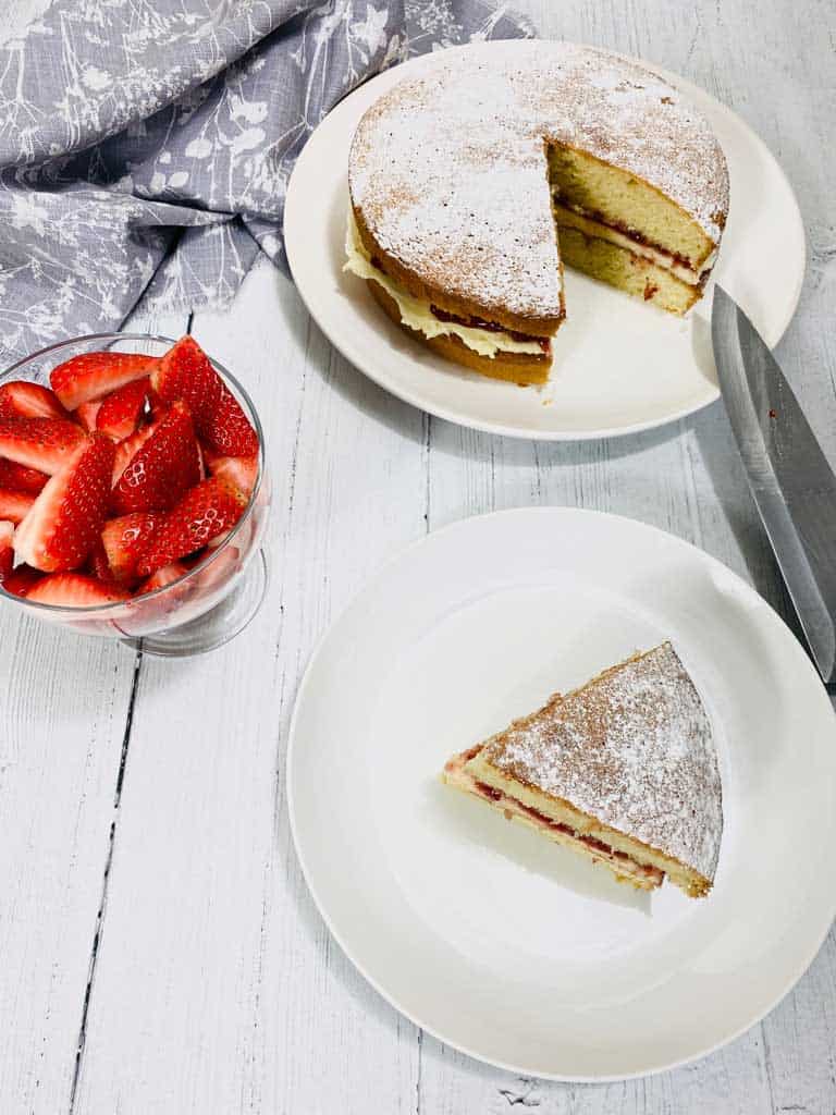 How do you keep sponge cake fresh?