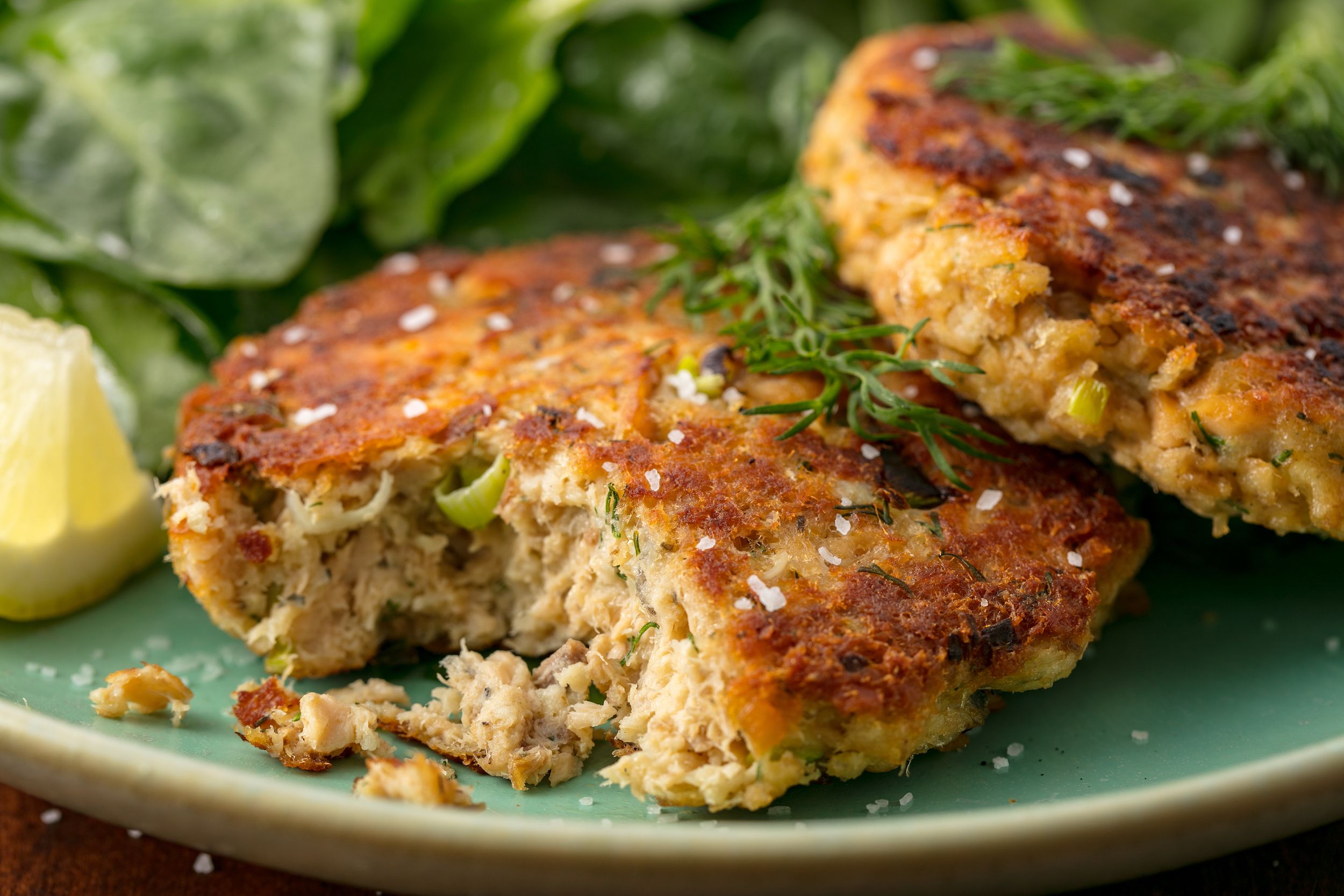 How do you know when salmon patties are done?
