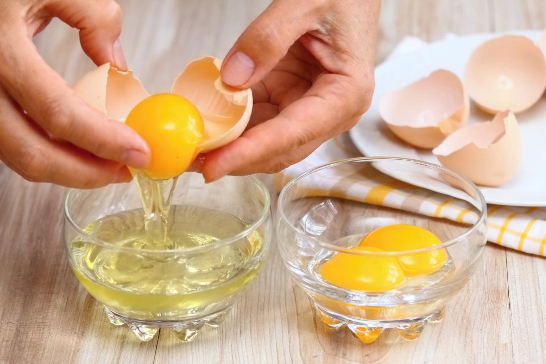How do you make a egg face mask?
