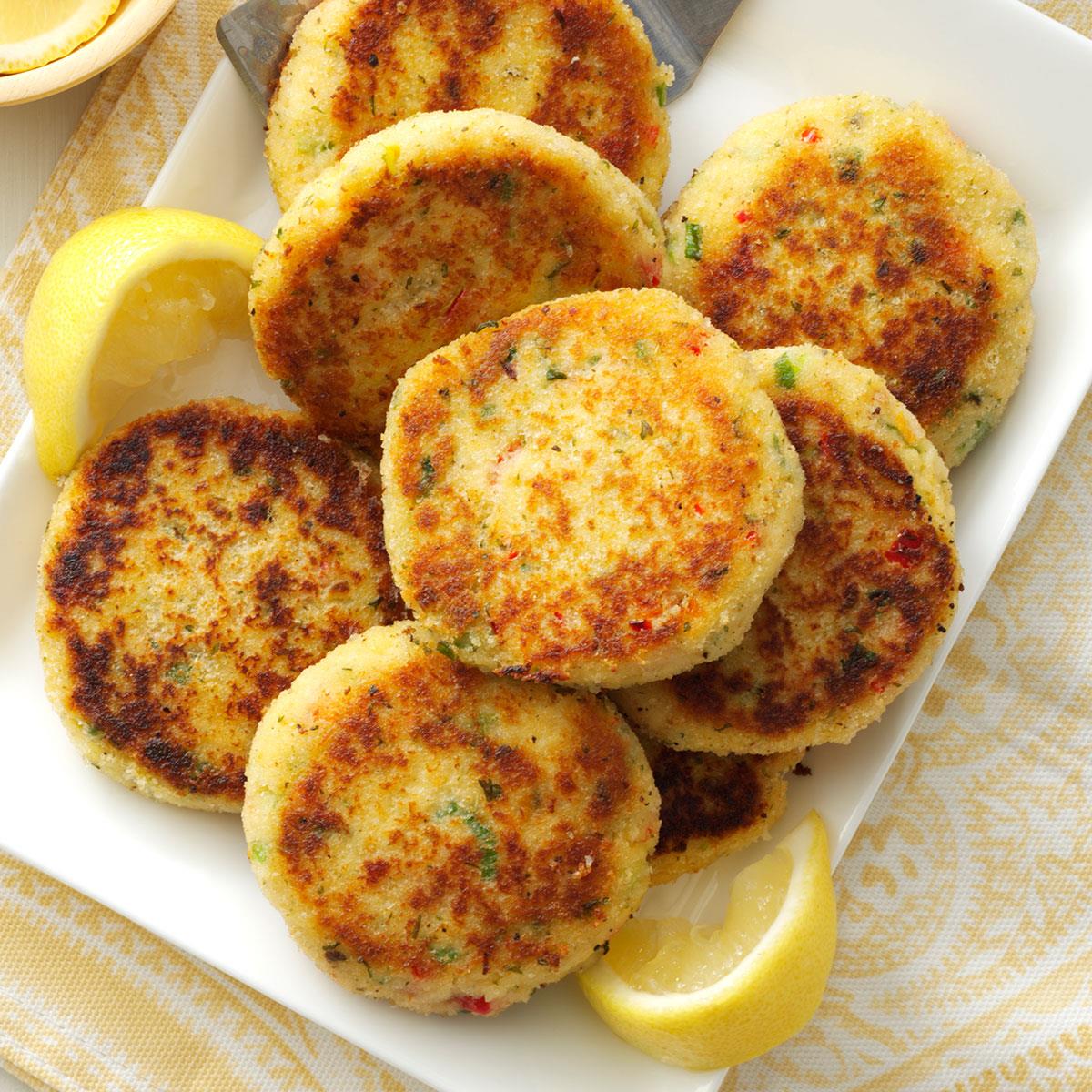 How do you make crab cakes with canned crab meat?