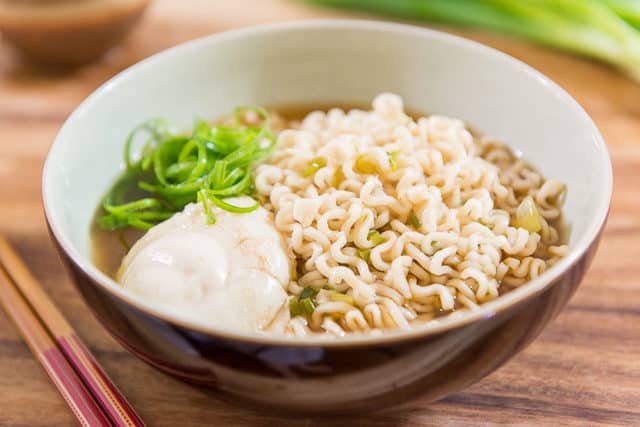 How do you make instant ramen broth?