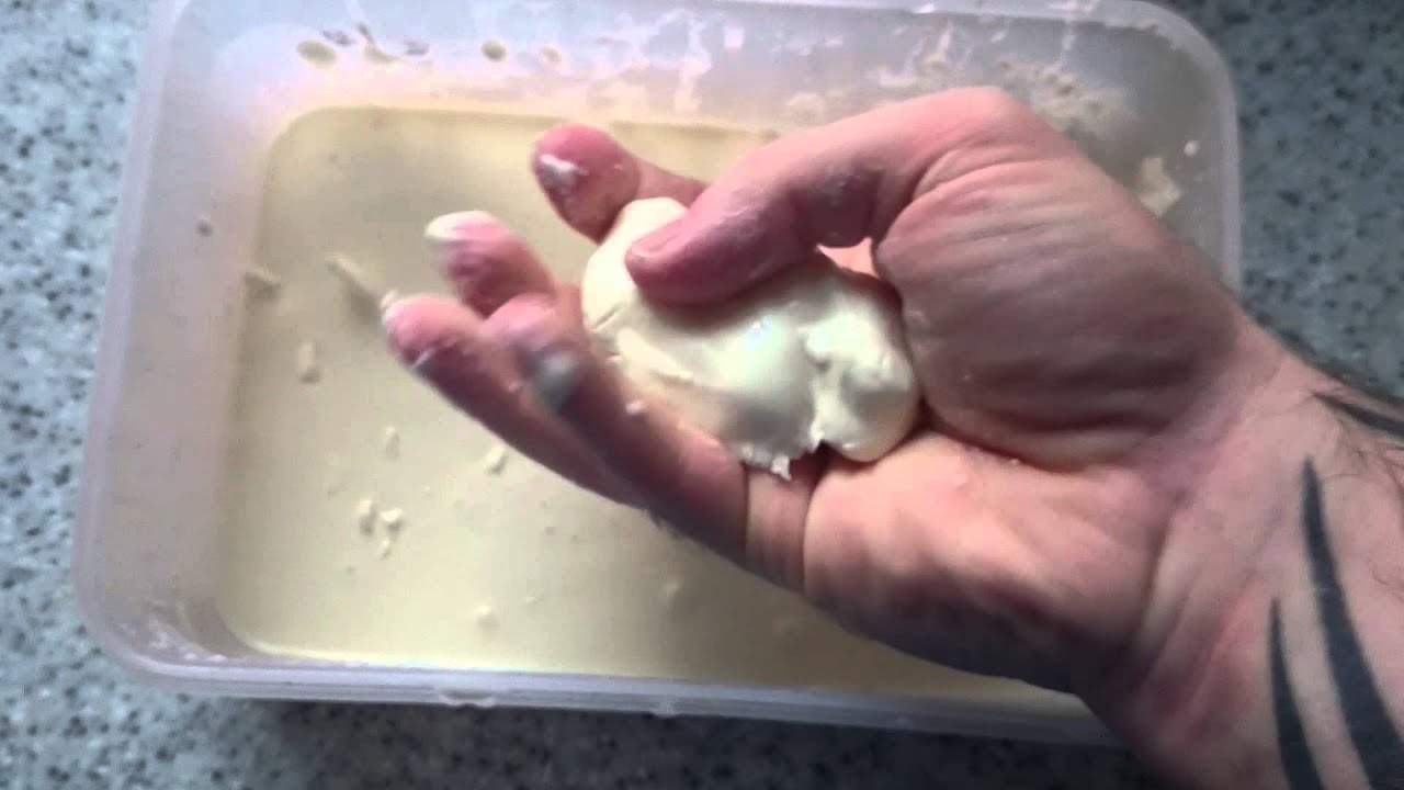 How do you mix cornflour and water?