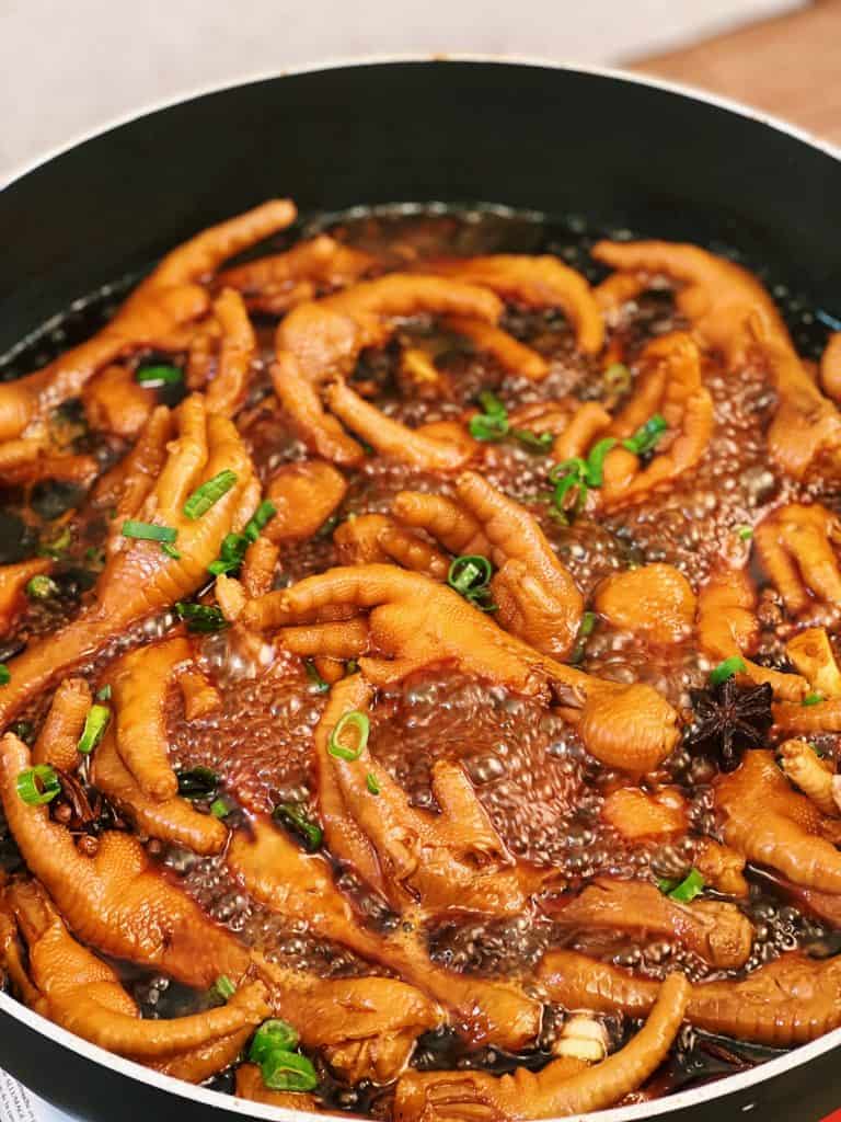 How do you prepare chicken feet to eat?