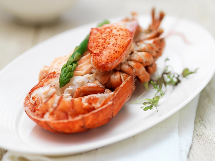 How do you reheat leftover lobster?