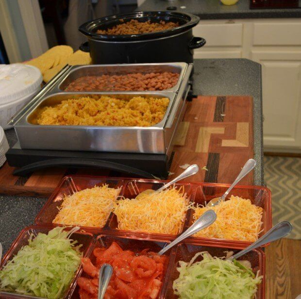 How do you set up a taco bar party?