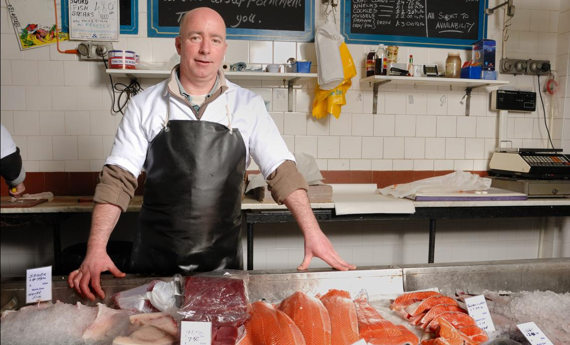 How do you shop at fishmonger?
