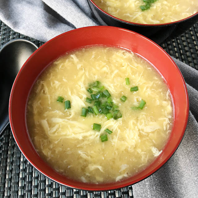How do you stir egg slurry into soup?