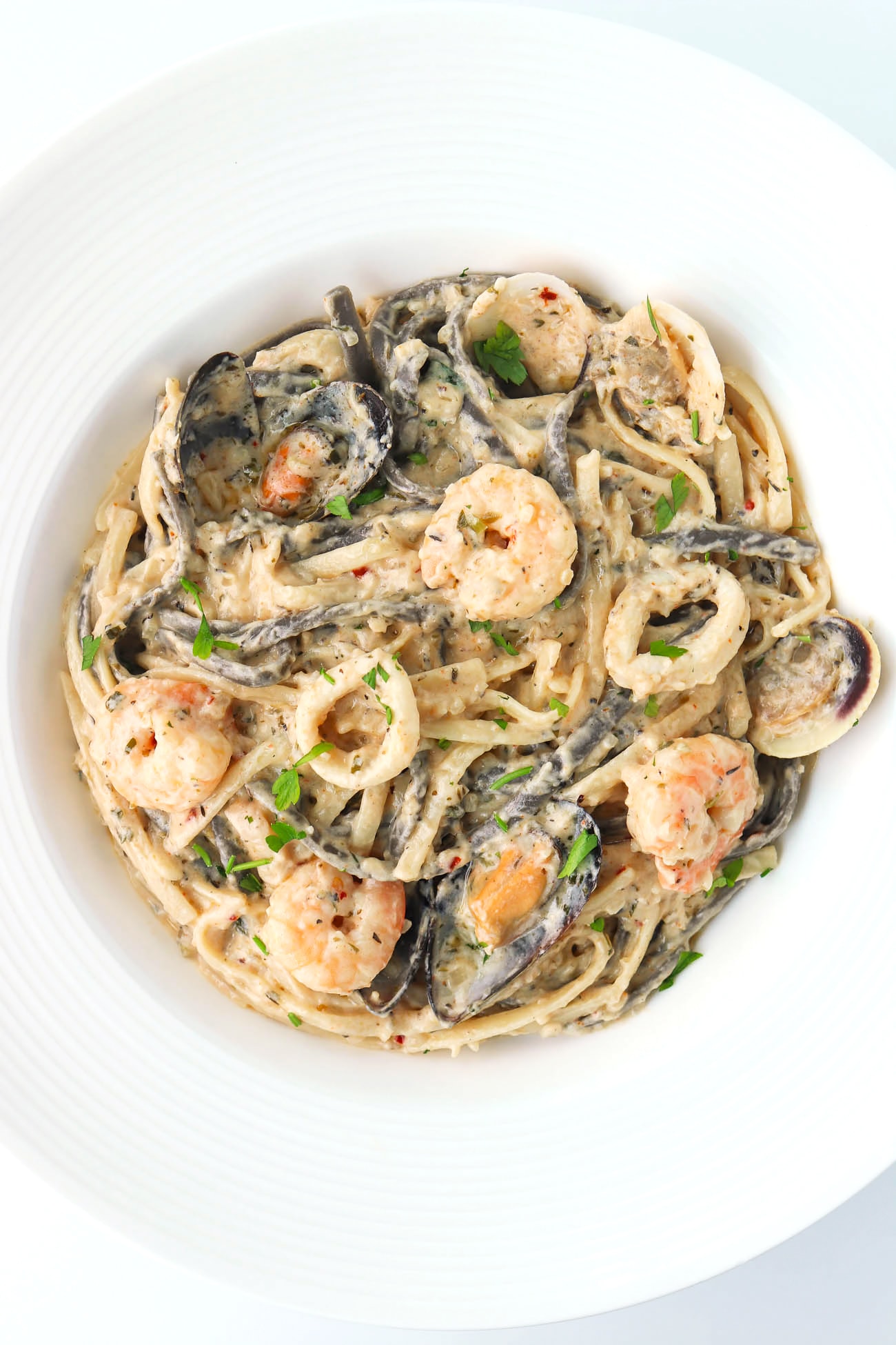 How do you thicken seafood pasta sauce?