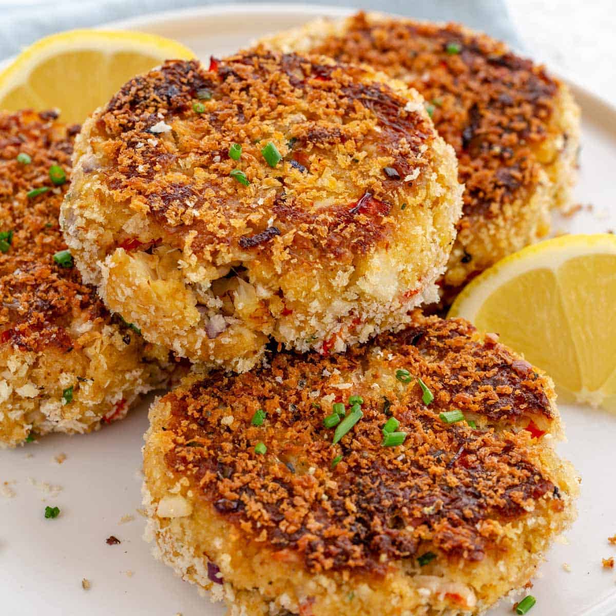 How long are cooked crab cakes good in the fridge?