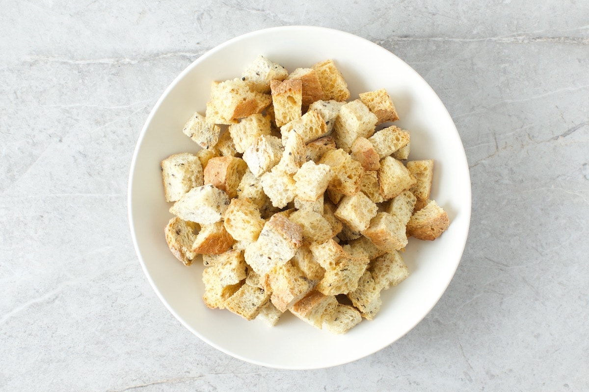 How long can you keep cooked croutons?