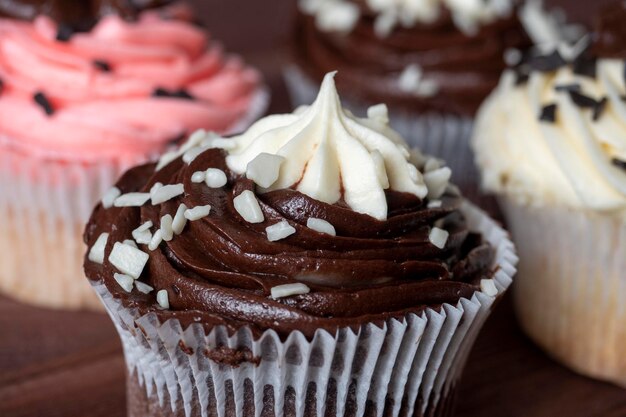 How long do homemade cupcakes stay fresh?