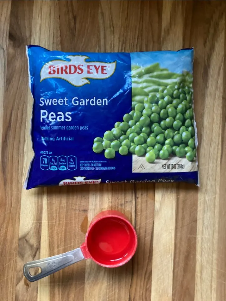 How long do you microwave frozen peas?