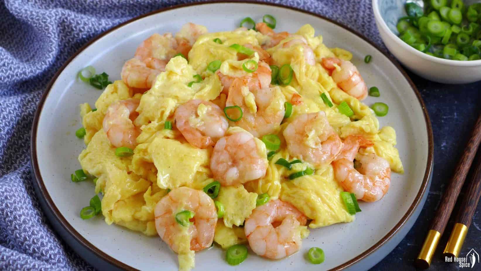 How long does it take to cook shrimp and eggs?